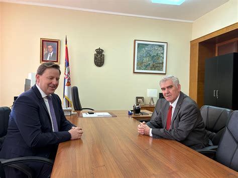 Министар Бериша са амбасадором Словачке Републике Министарствo за људска и мањинска права и