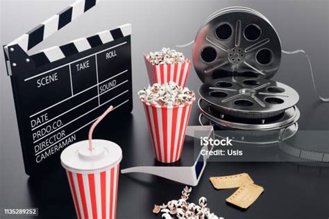 시네마 영화 감상 3d 안경 영화 클 래퍼 필름 릴 팝콘 및 필름 스트립의 개념을 갖춘 구성 디자인에 대 한 배너입니다 3d 일러스트레이션 3차원 형태에 대한 스톡 사진 및