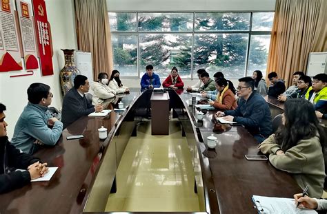开学第一课 校党委书记翁若平为师生上思政课 新闻网