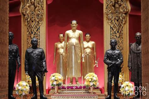 เปิดปราสาทพระเทพบิดร ให้เข้ากราบถวายบังคมบูรพมหากษัตริย์ เนื่องในวันจักรี