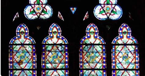 파리 노트르담 대성당에 21세기 스테인드글라스 넣자문화계 반대 여론