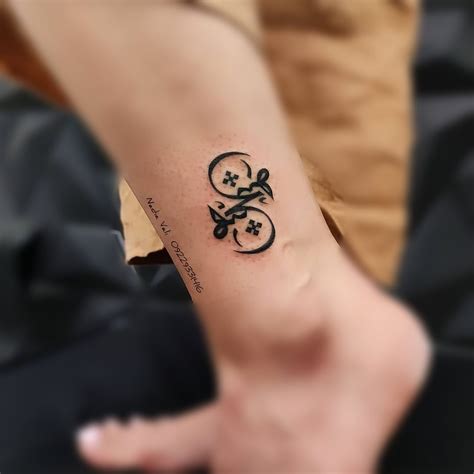 تاتو نوشته هیچ روی ساق پا تاتو شکم و بدن