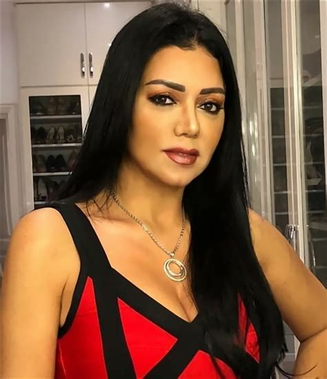 رانيا يوسف عارية الصدر اغراء واثارة 15 صورة الفن والجمال