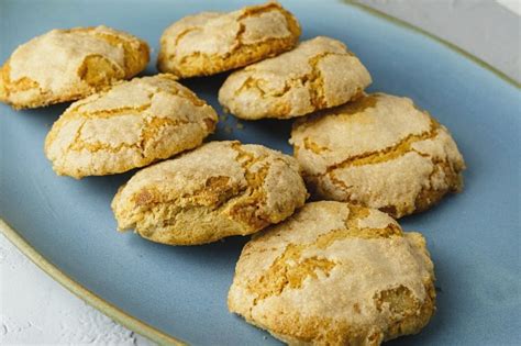 Perrunillas는 Salamanca Castileleon 및 Extremadura의 전형적인 전통적인 달콤한 패스트리의 한 유형입니다 그것은 건조하고 거친 질감이