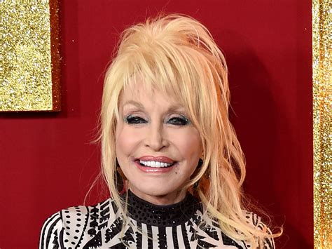 Dolly Parton Says Shes Been Sleeping In A Full Face