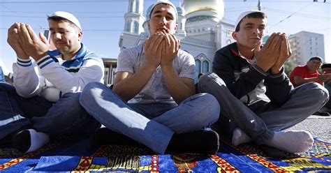 Дмитрий Азаров поздравил мусульман с праздником Ураза байрам Новости Mail