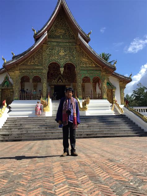 รีวิวการเดินทาง เชียงราย วังเวียง หลวงพระบาง เป็นเวลา ๖ คืน ๗ วัน ตอนที่สาม หลวงพระบาง อาจารย์