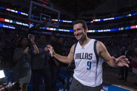 Tony Romo Height How Tall Physique Photos Biography Neemtime