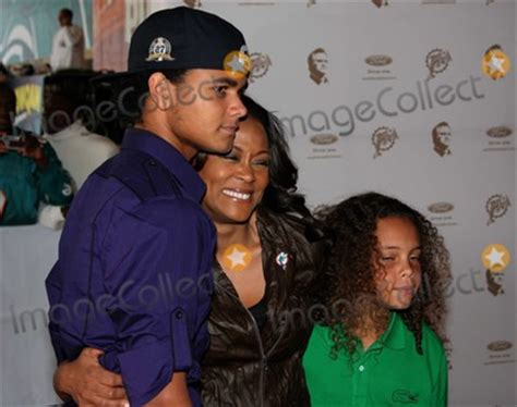 Photos And Pictures Miami Fl 01 03 2010 Robin Givens W Son And