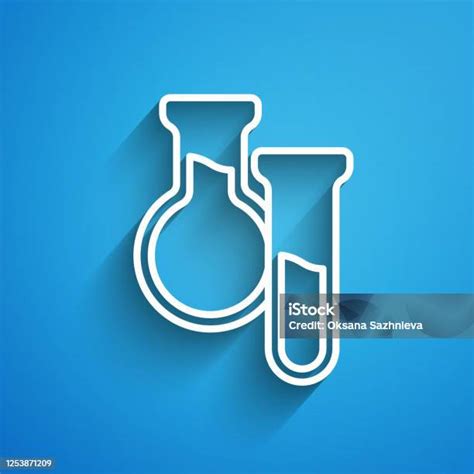 파란색 배경에 격리 된 흰색 라인 테스트 튜브 및 플라스크 아이콘 화학 실험실 테스트 실험실 유리 제품 긴 그림자 벡터 0명에 대한 스톡 벡터 아트 및 기타 이미지 Istock