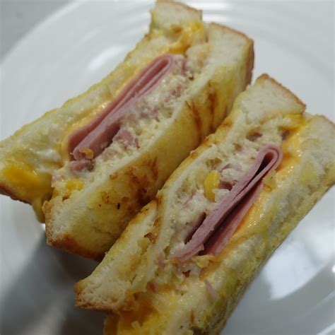 삼립세븐일레븐 빵 끝까지 촉촉한 크로크무슈 토스트 햄치즈and포테이토샐러드3000원생크림and계란물 콤보로 쵹쵹해진 프렌치토스트와 데워서 따끈하게녹은 치즈 짭조름한 감자