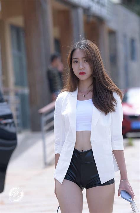 Women Street Hd Wallpaper Wallpaperbetter