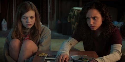 Fear Street 1994 Cast Talks The Horror Trilogys Main Queer Romance