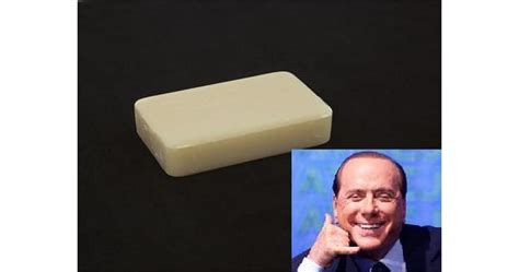 Сапун с мазнина от Берлускони на изложба в Цюрих