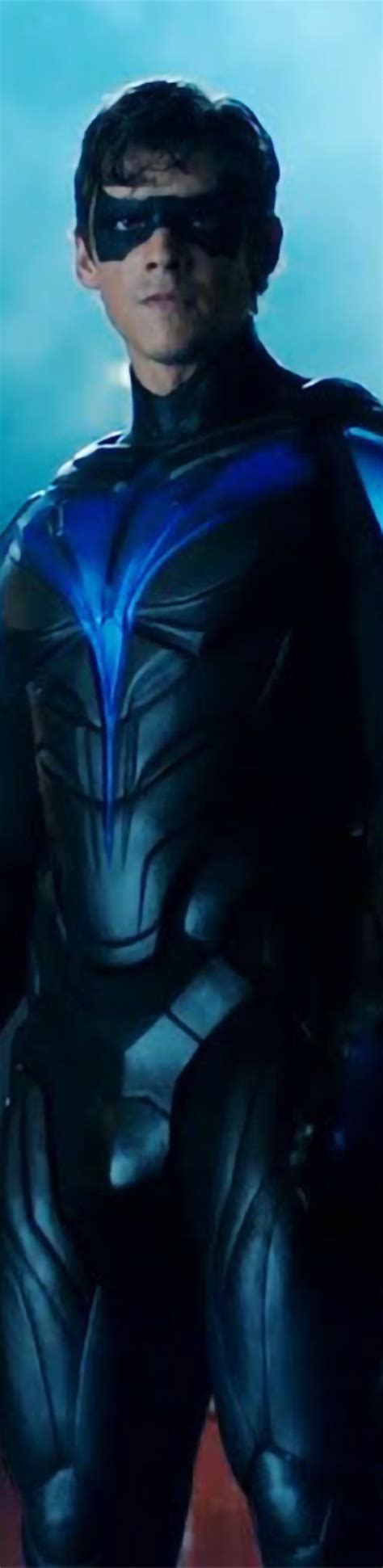 500x2048 Resolution Dick Grayson As Nightwing In Titans 500x2048