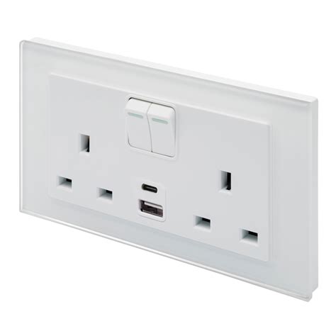 Retrotouch 00662 13A DP Double Plug Socket 3 1A USB C Type White PG