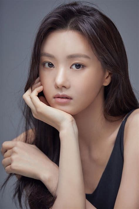 이세희 새 프로필 화보 공개→확 달라진 분위기 대체불가 텐아시아