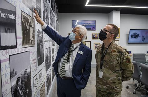 Dvids Images Afsoc Commander Visits 1st Sow Innovation Cell Image