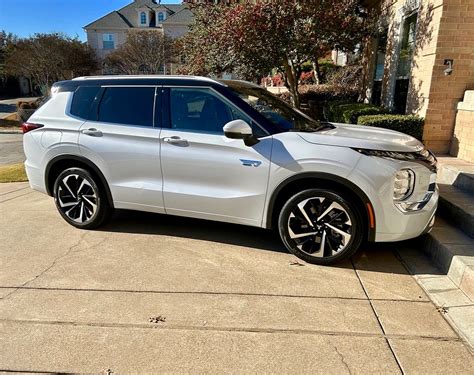 2022 Mitsubishi Outlander White