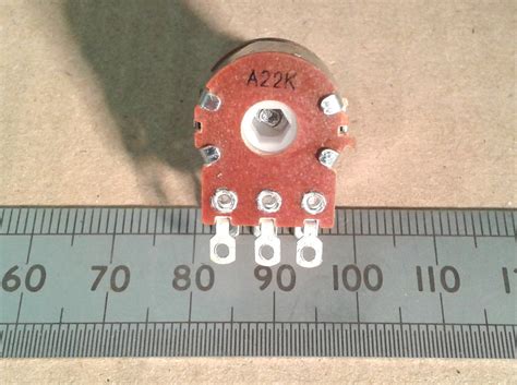 Stereo 16mm Logarithmic Potentiometer Solder Lug Splined T18 Shaft Dual