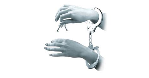 Χειροπέδες για Bdsm And Roleplay Δερμάτινες Μεταλλικές And Αισθησιακές E Stringtoys Gr