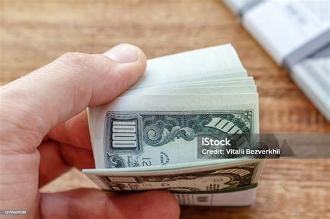 달러 지폐와 동전 배경 금융 경제 통화의 팩은 선택적 초점 미국 통화 Usd를 닫습니다 가격에 대한 스톡 사진 및 기타 이미지 가격 가격표 개념 Istock