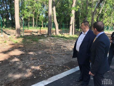 Емил Радев в Девня Европейското финансиране дава нов облик на училища и детски градини СНИМКИ