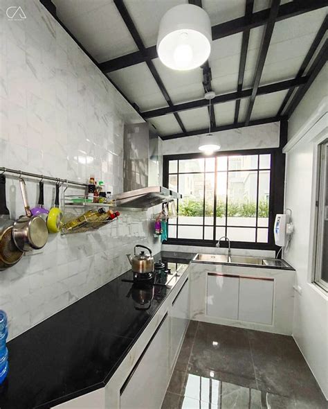 30 ไอเดียต่อเติมครัวเล็กๆ หลังบ้าน ในพื้นที่แคบยาว ให้ดูโปร่งกว้าง