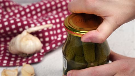 How To Open A Stuck Jar Tricks To Improve Your Grip