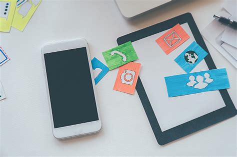 크리에이 티브 웹 디자이너 계획 응용 프로그램 및 개발 템플릿 레이아웃 휴대 전화에 대 한 프레임 워크 사용자 경험 개념 개념에 대한 스톡 사진 및 기타 이미지 Istock