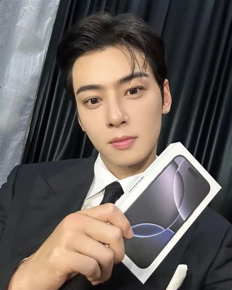 차은우 완깐 슈트 셀카 업뎃🩷 팬플러스 커뮤니티