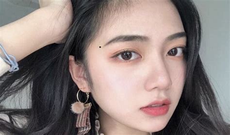 ប្រជ្រុយទាំង៣នៅលើផ្ទៃមុខ បំផ្លាញទ្រព្យ និងកាត់បន្ថយលាភសំណាងណាស់ Knongsrok