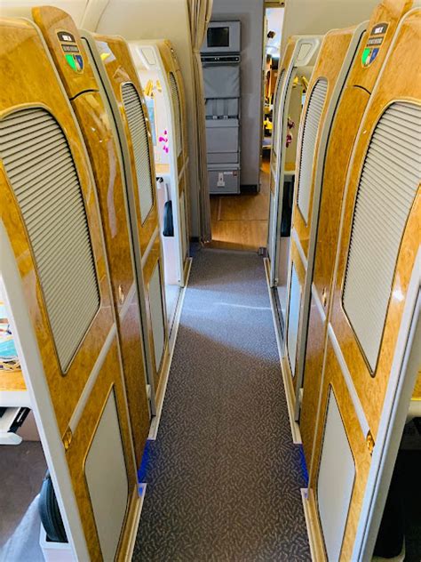 Review Emirates Ek417 First Class Boeing 777 300er Sydney To Dubai