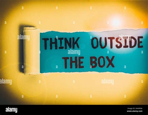 Segno Di Testo Mostra Pensare Al Di Fuori Della Casella Business Photo Testo Unico Le Idee