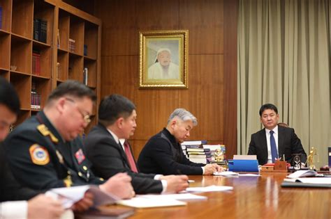 Монгол Улсын Ерөнхийлөгч У Хүрэлсүх Засгийн газар хууль хүчний байгууллагын удирдлагуудыг