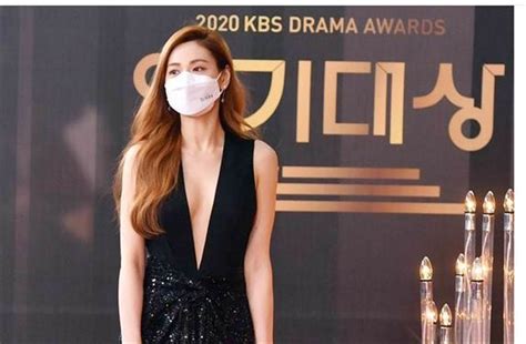 韓女星紅毯爭艷 「世界第一美女」辣露側乳太撩人 觸娛樂
