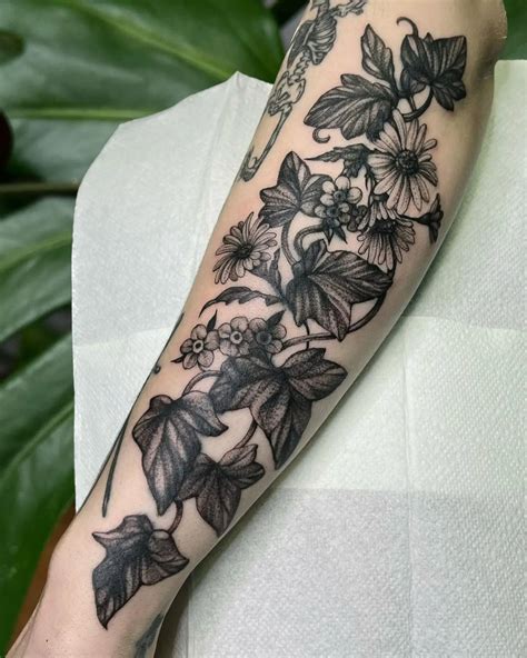 Timeless Ivy Tattoo Designs Symbolism Styles And Placement Ideas