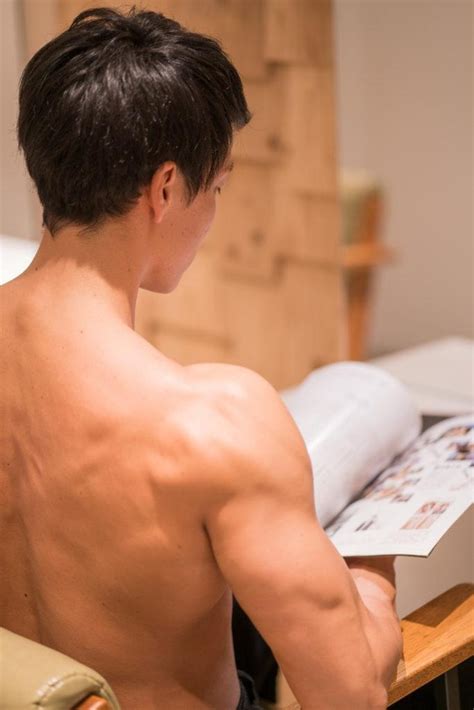 ＜画像2 32＞「菜の花畑のマッチョ」など用途不明のフリー素材で大人気！「マッスルプラス」の謎に迫る｜ウォーカープラス