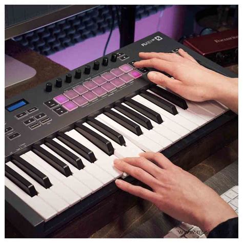 Novation Flkey 37 Mk3 Midi Controller Music Arms ศูนย์รวมเครื่องดนตรี ตั้งแต่เริ่มต้น ถึงมือ