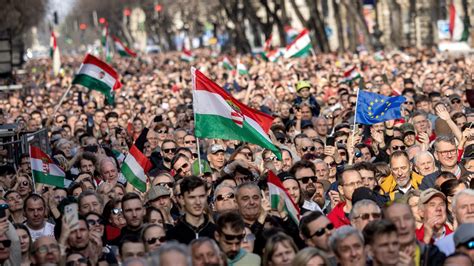Протестиращи в Унгария осмяха Орбан заради забраната на парада на ЛГБТИ общностите Новини бг