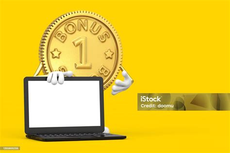 골든 로열티 프로그램 보너스 동전 사람 캐릭터 마스코트 현대 노트북 컴퓨터 노트북과 당신의 디자인을위한 빈 화면 3d 렌더링 Lcd에 대한 스톡 사진 및 기타 이미지