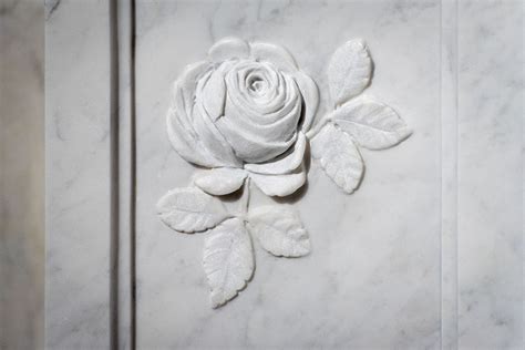 High Quality White Marble Shrine With Statue For Church Youfine