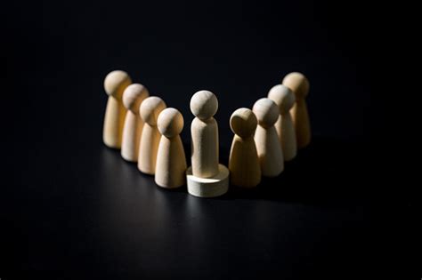 리더십 또는 팀워크 스타일은 리더십 및 팀워크 구축을 위한 일종의 전략 아이디어입니다 나무가 우거진 팀워크 또는 리더십 스타일은 선도적 인 개념의 상징입니다 좋은 회사에는