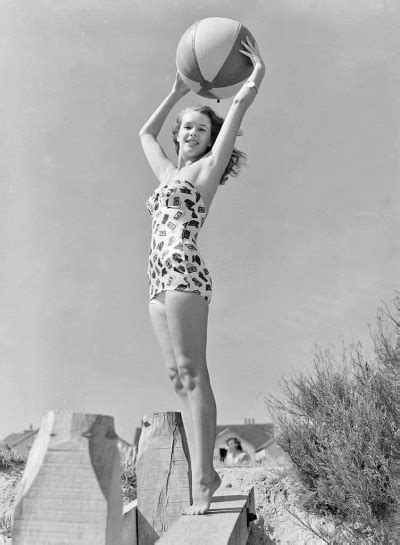 Sally Ann Howes 1949 🎞 Tumbex