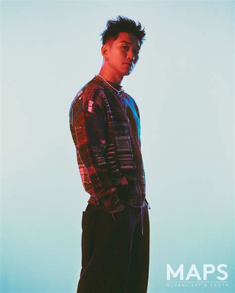 다나카 아닌 김경욱상의까지 탈의한 파격 화보