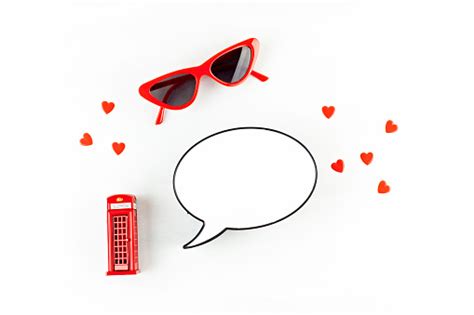 텍스트에 대 한 복사 공간 연설 거품의 형태로 런던 전화 부스와 라이트 박스 플랫 누워 거리에 대한 스톡 사진 및 기타 이미지 거리 경외감 공중전화 부스 Istock