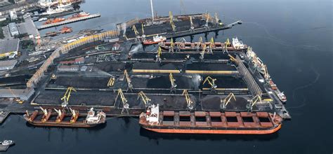 Австралийн экспортын далайн боомтууд хар салхины аюулд өртөж байна