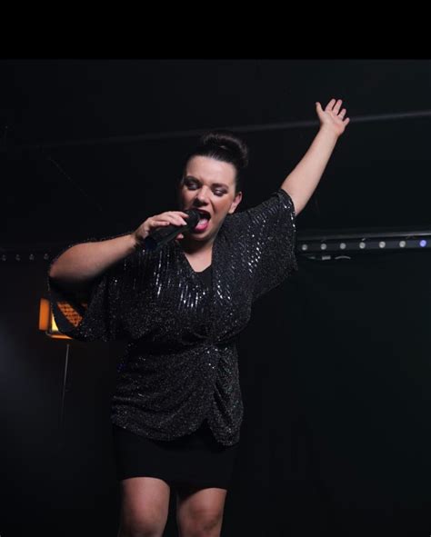 Grace Osborn Female Vocalist Quinn Artistes Entertainment Uk