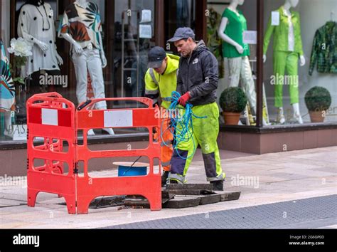 Installing Fibre Optic Cable Hi Res Stock Photography And Images Alamy