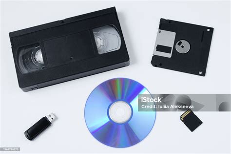 정보 통신사업자 플래시 드라이브 마이크로 칩 컴팩트 디스크 플로피 디스크 1980 1989 년에 대한 스톡 사진 및 기타 이미지 1980 1989 년 Usb 메모리